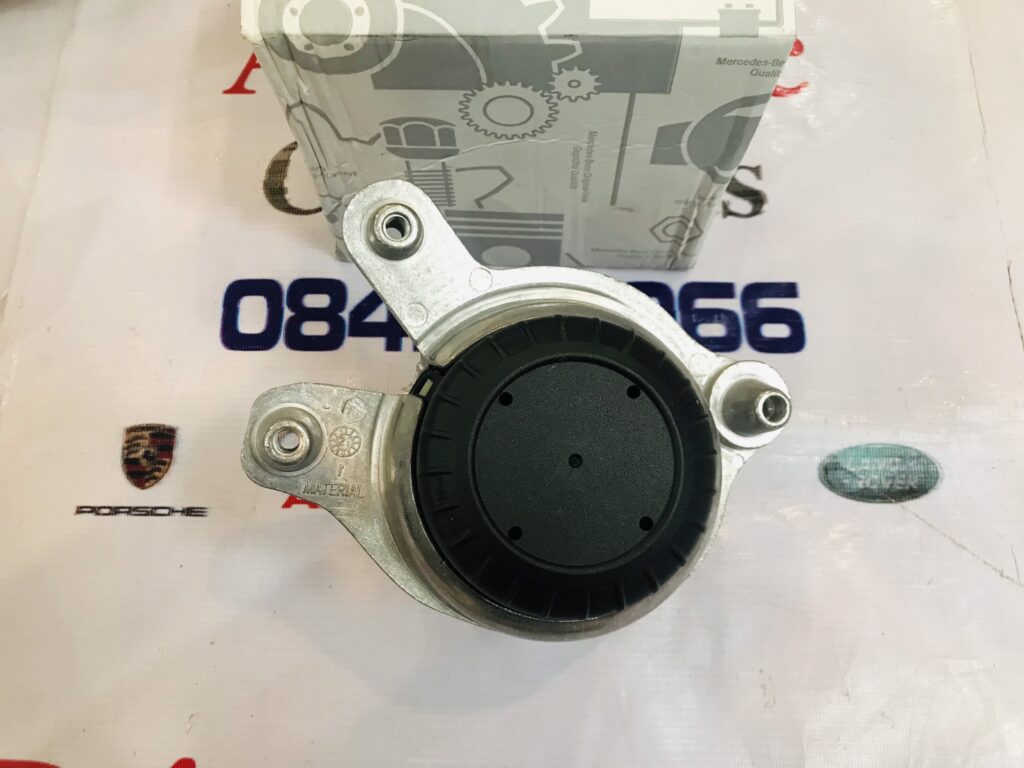 Cao su chân máy xe Mercedes C200 - 2052400200