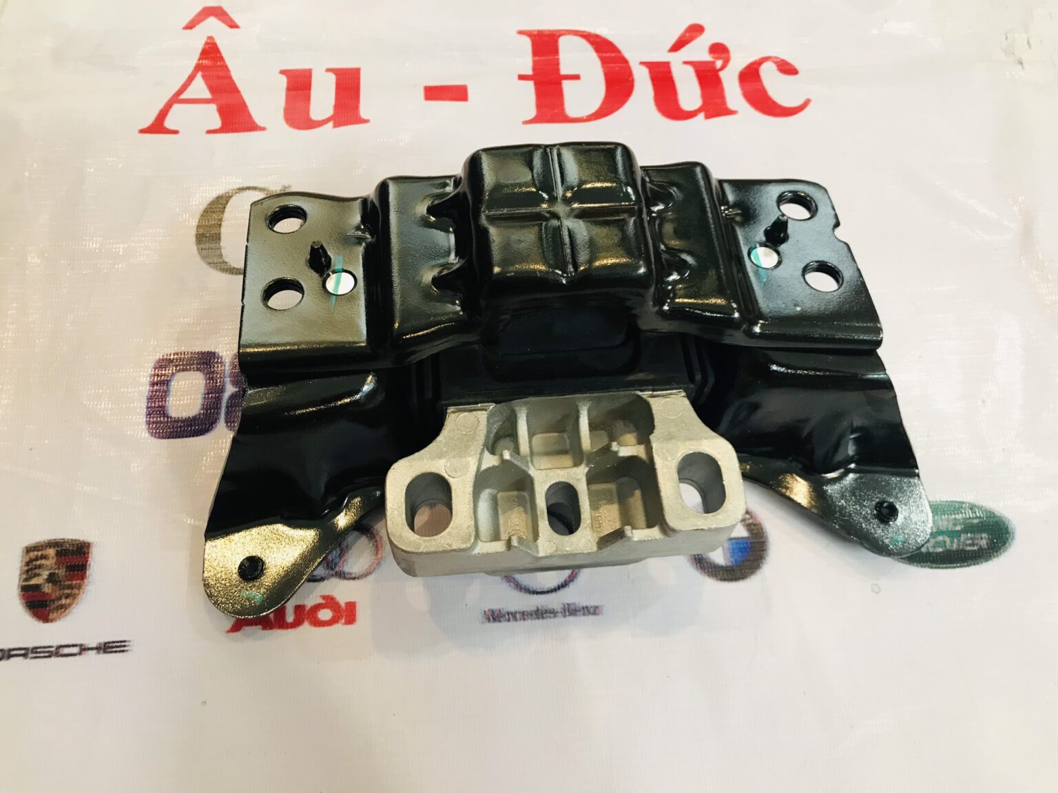 Cao su chân máy xe Audi A3 - 5QD199555 - Phụ tùng ô tô Âu Đức