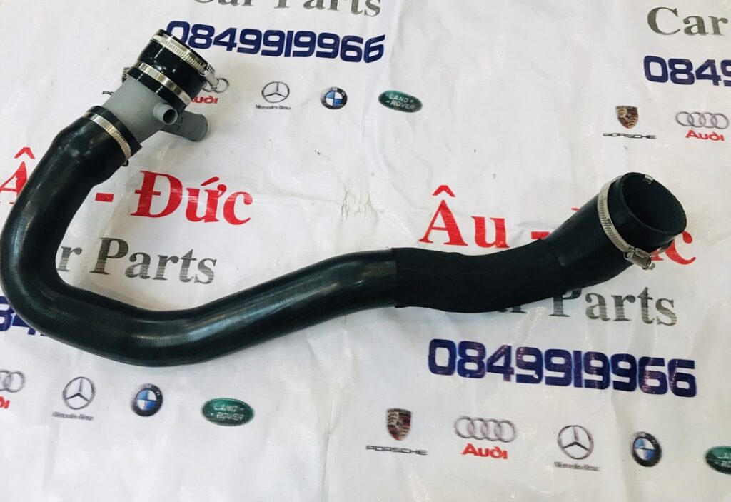 Ống nước giải nhiệt turbo xe land rover - LR024305